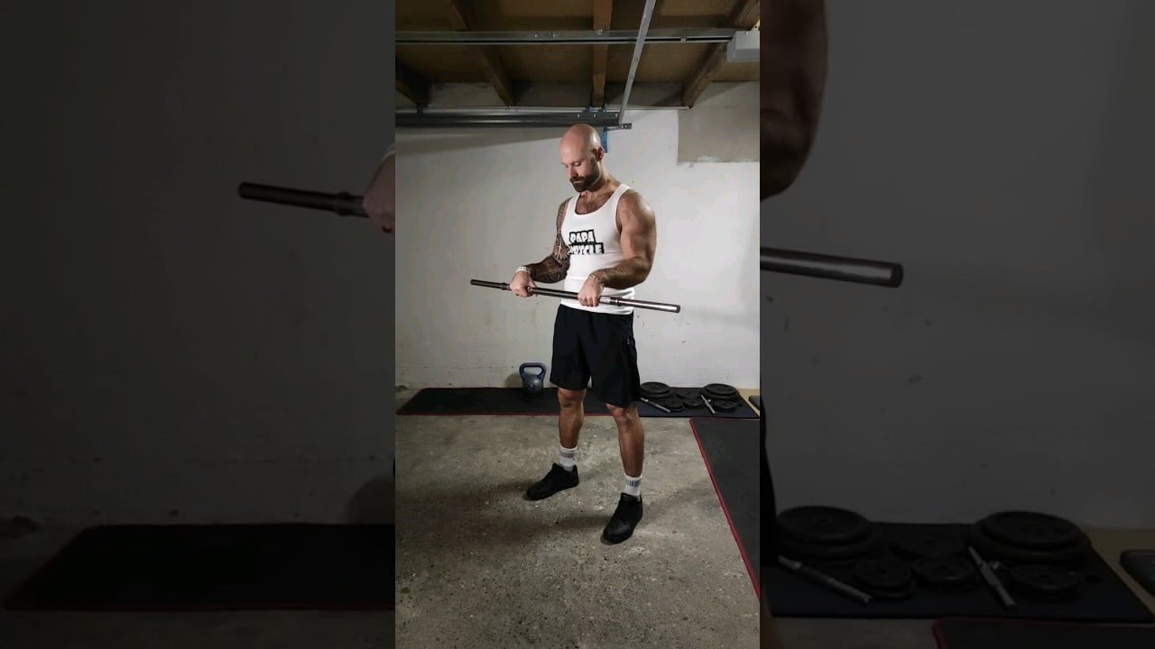 Extension poignet debout barre [VIDÉO] | Papa Muscle