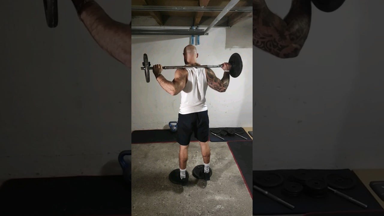 Extension mollet debout surélevé barre [VIDÉO] | Papa Muscle