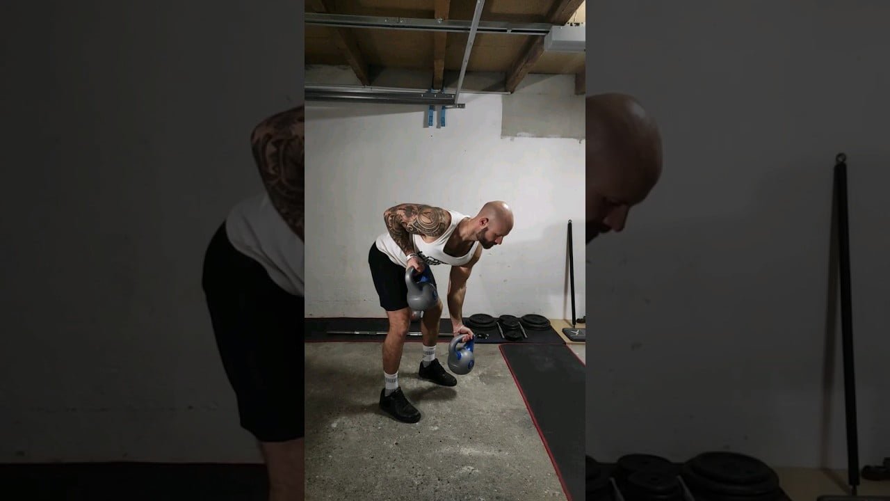 Rowing buste penché kettlebell supination alterné [VIDÉO] | Papa Muscle