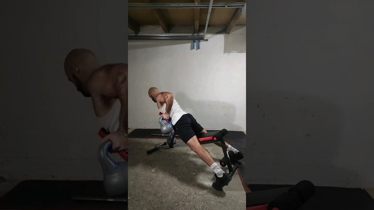 Rowing incliné kettlebell supination alterné [VIDÉO] | Papa Muscle
