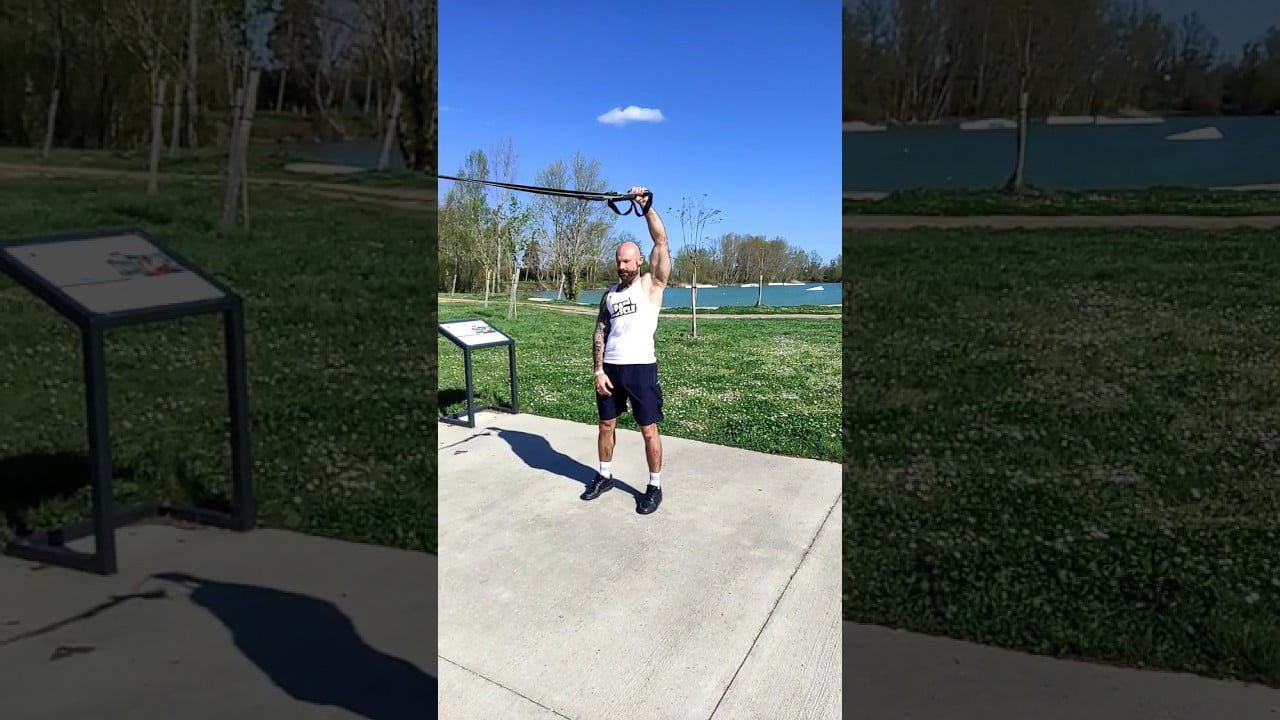 Élévation frontale TRX en haut à un bras [VIDÉO] | Papa Muscle