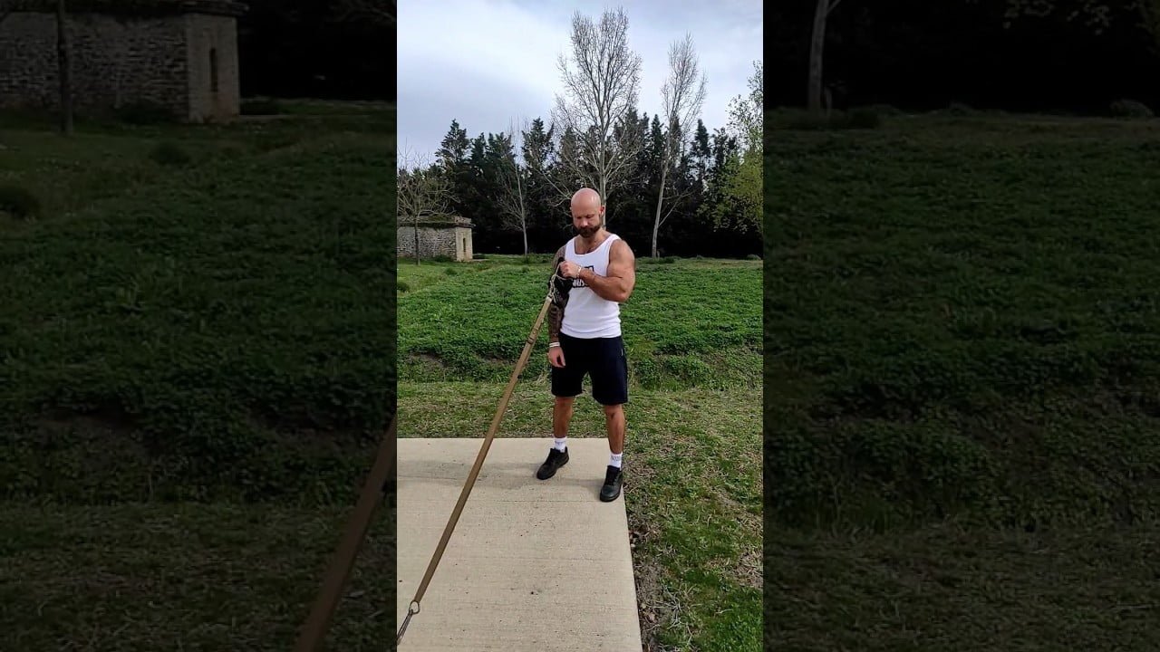 Curl biceps TRX prise marteau en travers à un bras [VIDÉO] | Papa Muscle