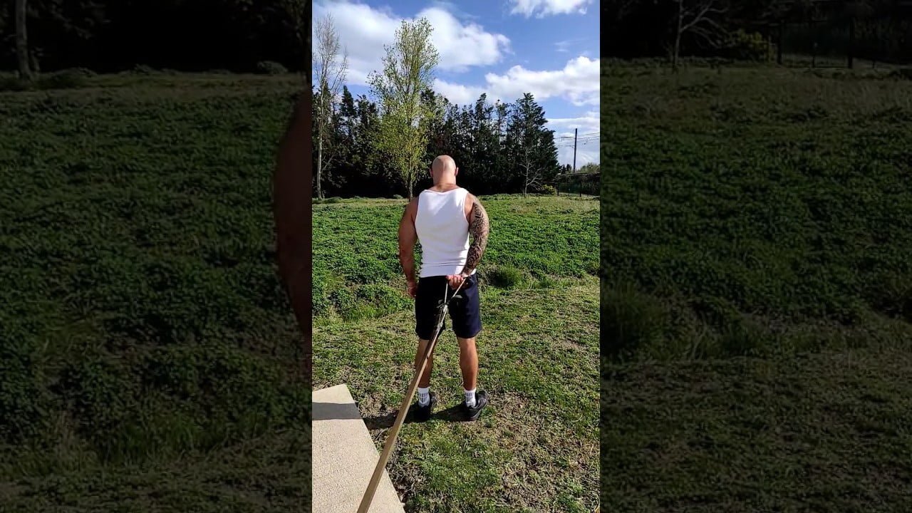 Flexion poignet derrière le dos TRX à un bras [VIDÉO] | Papa Muscle