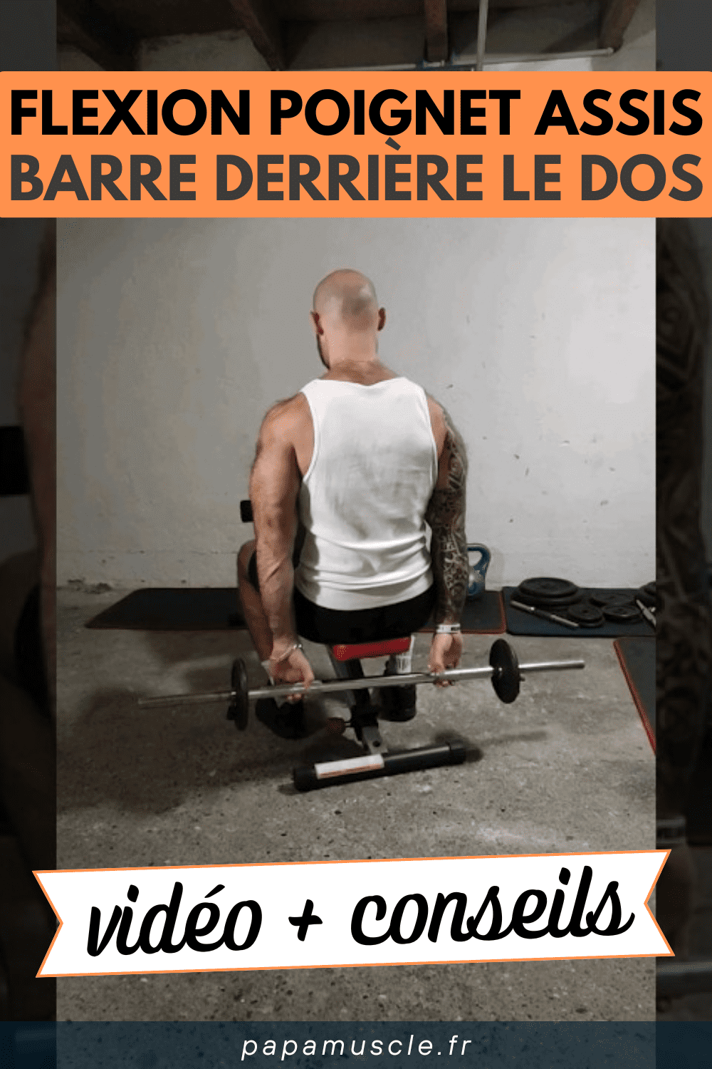 Flexion poignet assis barre derrière le dos [VIDÉO] | Papa Muscle