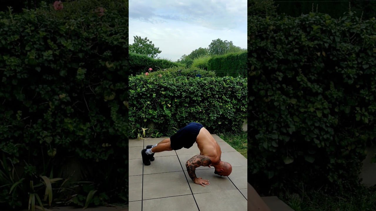Pompe piquée (pike push-up) [VIDÉO] | Papa Muscle