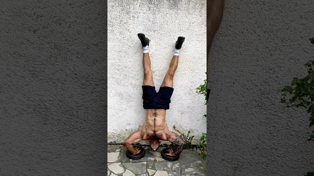 Pompe poirier surélevée (elevated hand stand push-up) [VIDÉO] | Papa Muscle